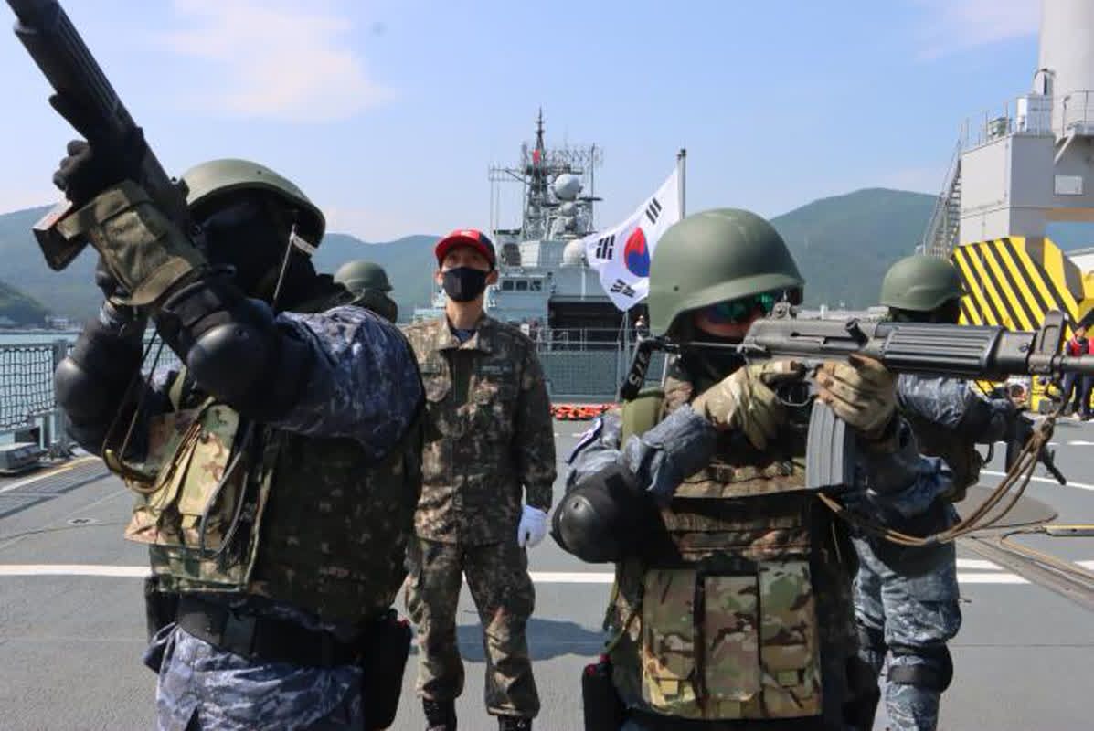 ROK Navy’s Junior Officers and NCOs Demonstrate Combat Readiness in ...